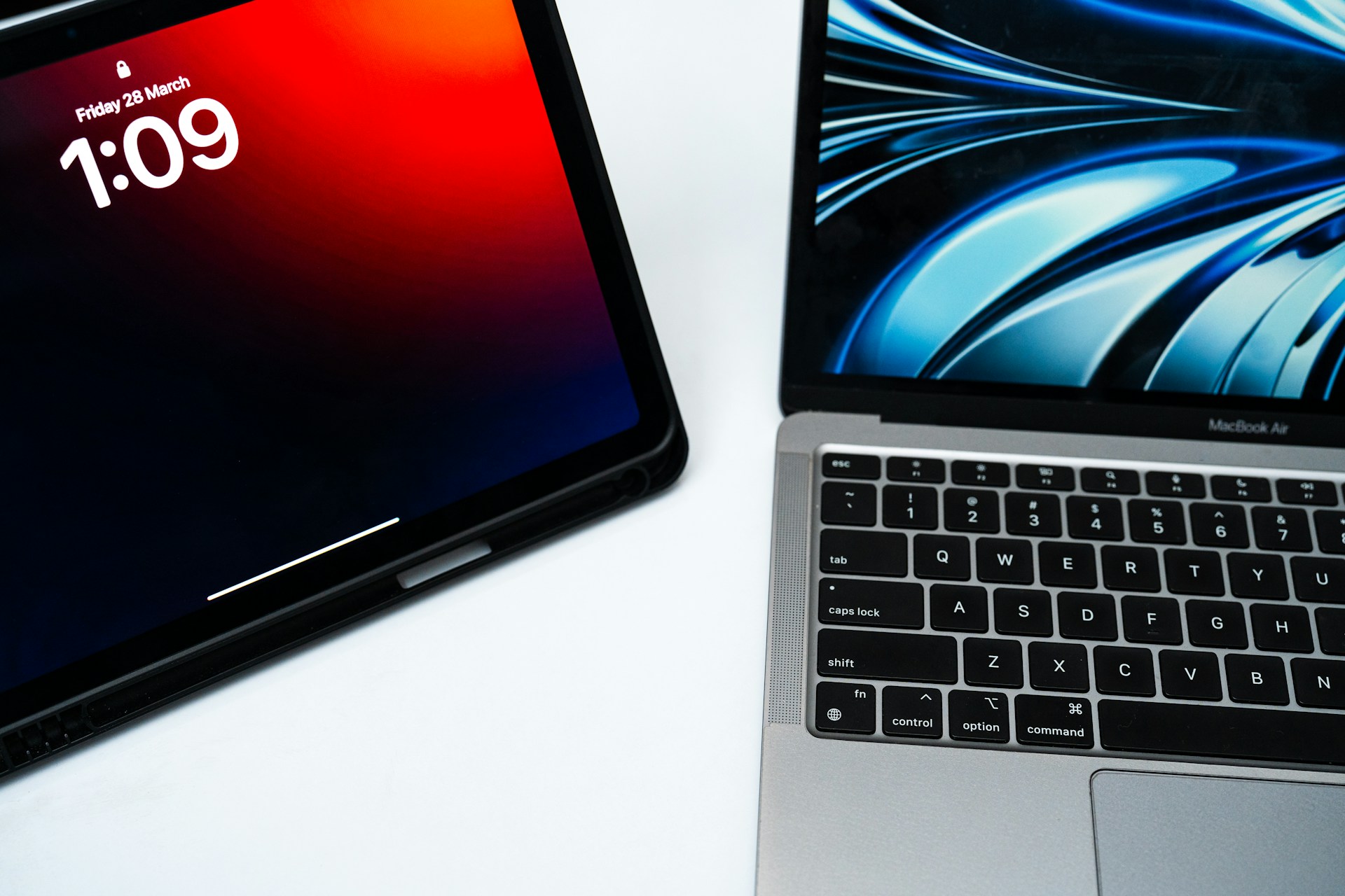 How to turn your iPad into a full-fledged laptop: best accessories and settings - iSpace